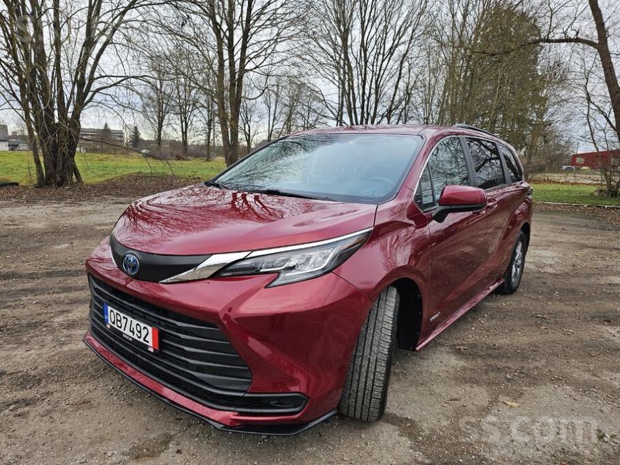 Sarkans Toyota Sienna 2021 Saldus, ar dzinēja tilpumu 2.50 L un nobraukumu 110 tūkst. km par 37000 €, foto 1 vietnē AUTOMOTO.COM.LV
