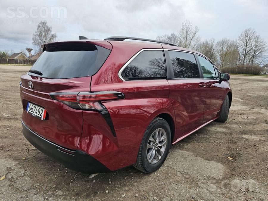 Sarkans Toyota Sienna 2021 Saldus, ar dzinēja tilpumu 2.50 L un nobraukumu 110 tūkst. km par 37000 €, foto 4 vietnē AUTOMOTO.COM.LV
