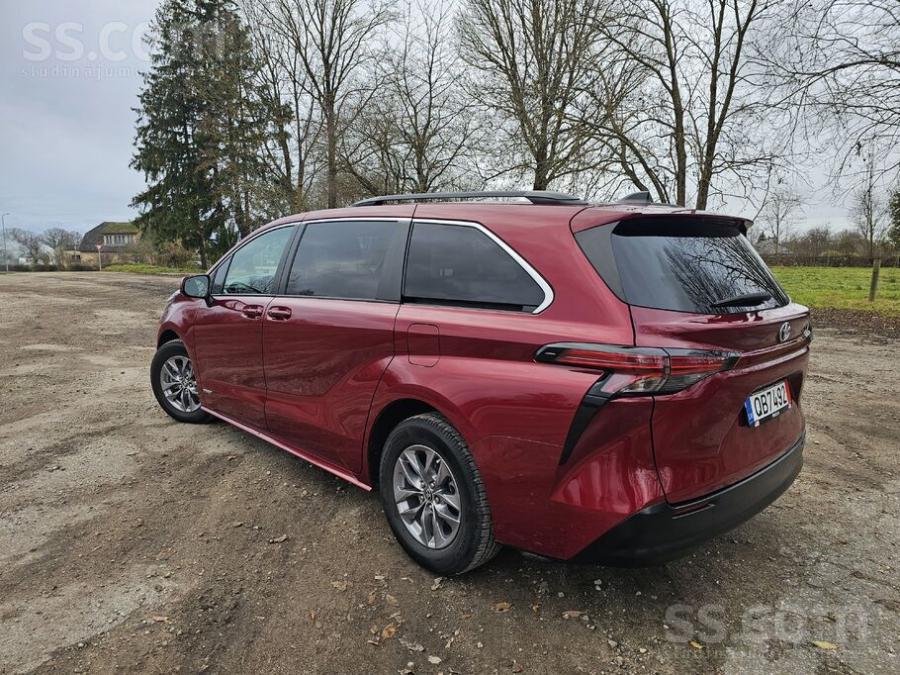 Sarkans Toyota Sienna 2021 Saldus, ar dzinēja tilpumu 2.50 L un nobraukumu 110 tūkst. km par 37000 €, foto 5 vietnē AUTOMOTO.COM.LV