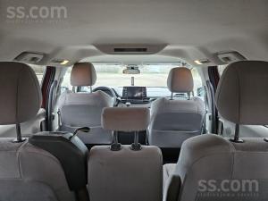 Sarkans Toyota Sienna 2021 Saldus, ar dzinēja tilpumu 2.50 L un nobraukumu 110 tūkst. km par 37000 €, foto 11 vietnē AUTOMOTO.COM.LV