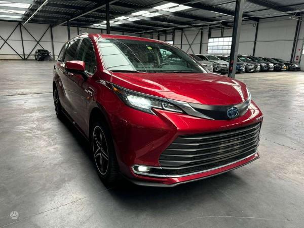 Red Toyota Sienna 2022 in Alytus, with an engine capacity of 2.50 L and mileage of 49 thousand km for 28200 €, photo 1 on AUTOMOTO.COM.LV