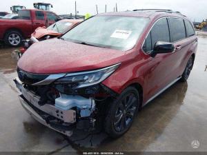Red Toyota Sienna 2022 in Siauliai, with an engine capacity of 2.50 L and mileage of 109 thousand km for 23000 €, photo 1 on AUTOMOTO.COM.LV