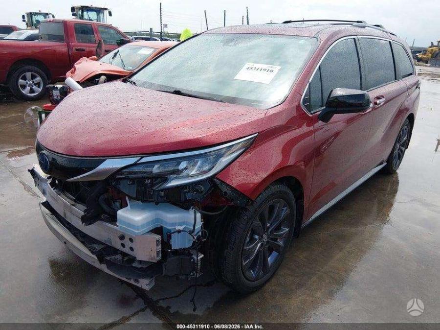 Sarkans Toyota Sienna 2022 Šauļi, ar dzinēja tilpumu 2.50 L un nobraukumu 109 tūkst. km par 23000 €, foto 1 vietnē AUTOMOTO.COM.LV