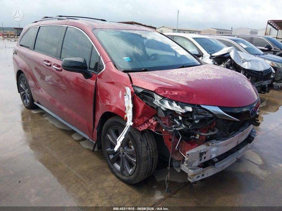 Sarkans Toyota Sienna 2022 Šauļi, ar dzinēja tilpumu 2.50 L un nobraukumu 109 tūkst. km par 23000 €, foto 3 vietnē AUTOMOTO.COM.LV
