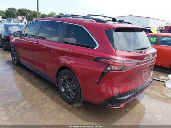 Toyota Sienna 2022 in Siauliai on AUTOMOTO.COM.LV Red Toyota Sienna 2022 in Siauliai, with an engine capacity of 2.50 L and mileage of 109 thousand km for 23000 €, photo 4 on AUTOMOTO.COM.LV