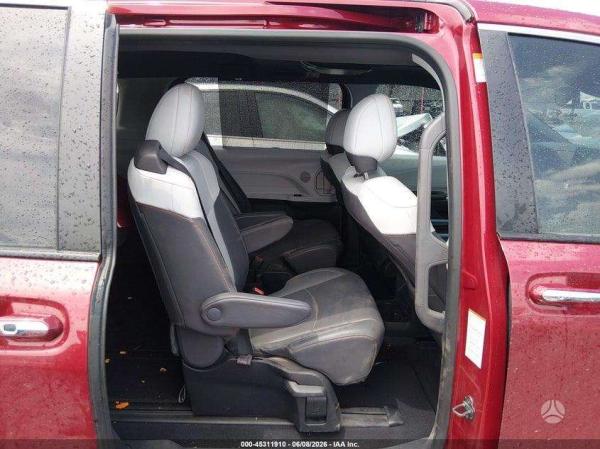 Toyota Sienna 2022 in Siauliai on AUTOMOTO.COM.LV Red Toyota Sienna 2022 in Siauliai, with an engine capacity of 2.50 L and mileage of 109 thousand km for 23000 €, photo 11 on AUTOMOTO.COM.LV
