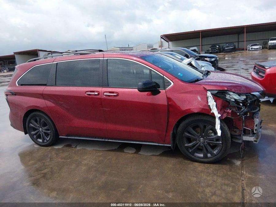 Sarkans Toyota Sienna 2022 Šauļi, ar dzinēja tilpumu 2.50 L un nobraukumu 109 tūkst. km par 23000 €, foto 12 vietnē AUTOMOTO.COM.LV