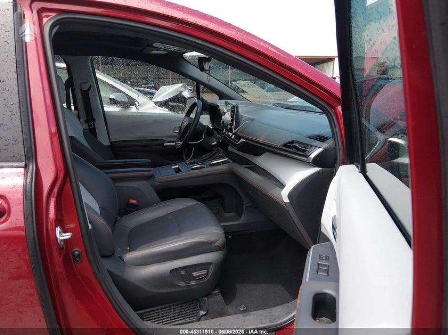 Sarkans Toyota Sienna 2022 Šauļi, ar dzinēja tilpumu 2.50 L un nobraukumu 109 tūkst. km par 23000 €, foto 13 vietnē AUTOMOTO.COM.LV