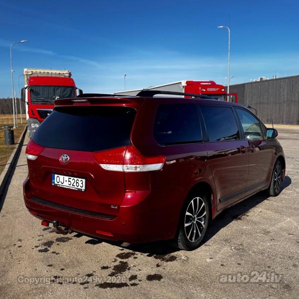 Sarkans Toyota Sienna 2013 Rīga, ar dzinēja tilpumu 3.50 L un nobraukumu 288 tūkst. km par 11900 €, foto 5 vietnē AUTOMOTO.COM.LV