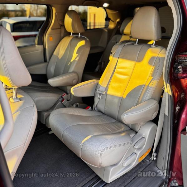 Sarkans Toyota Sienna 2013 Rīga, ar dzinēja tilpumu 3.50 L un nobraukumu 288 tūkst. km par 11900 €, foto 6 vietnē AUTOMOTO.COM.LV