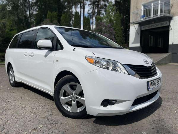 White Toyota Sienna 2014 in Prienai, with an engine capacity of 3.46 L and mileage of 290 thousand km for 11444 €, photo 2 on AUTOMOTO.COM.LV