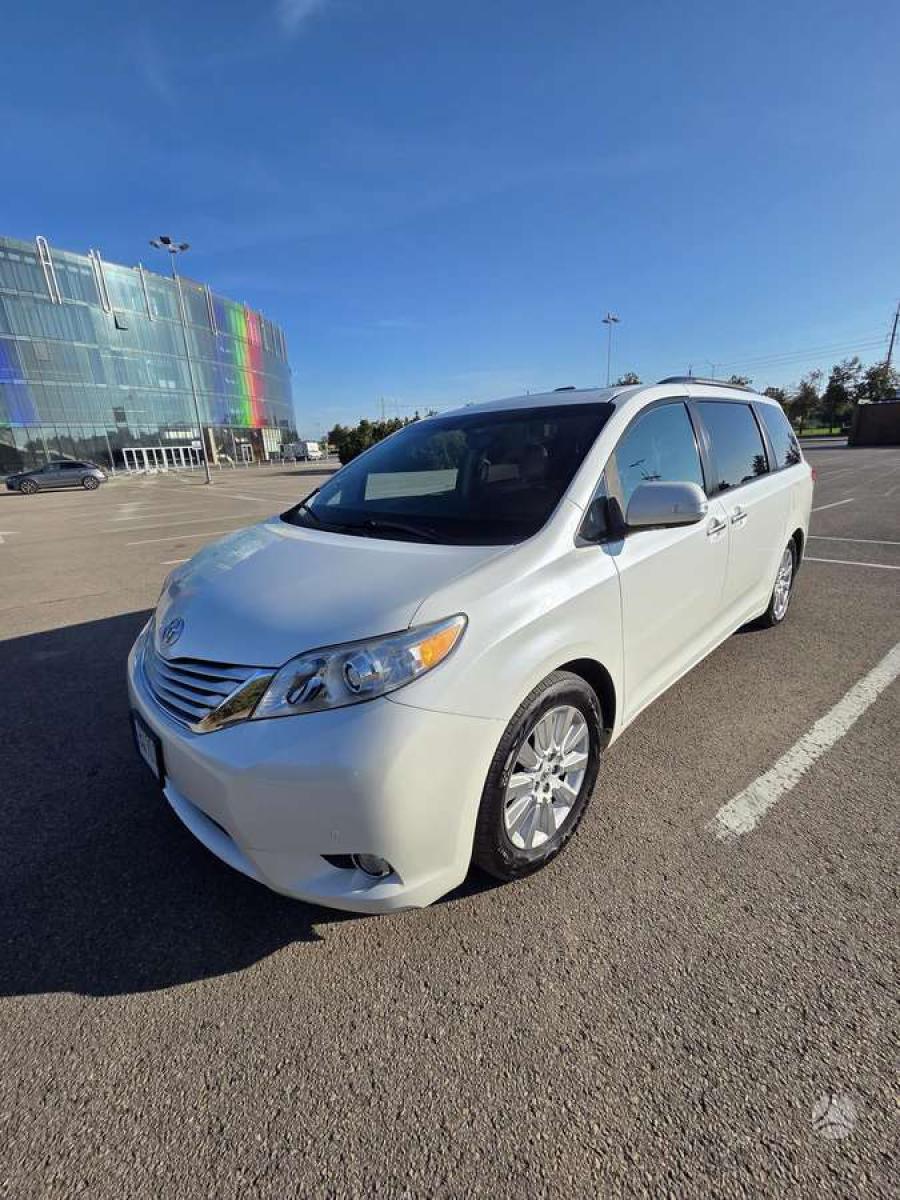Balts Toyota Sienna 2014 Šauļi, ar dzinēja tilpumu 3.46 L un nobraukumu 240 tūkst. km par 14900 €, foto 1 vietnē AUTOMOTO.COM.LV
