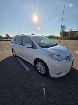 Balts Toyota Sienna 2014 Šauļi, ar dzinēja tilpumu 3.46 L un nobraukumu 240 tūkst. km par 14900 €, foto 4 vietnē AUTOMOTO.COM.LV