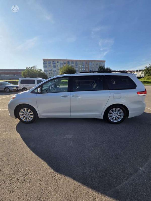 Balts Toyota Sienna 2014 Šauļi, ar dzinēja tilpumu 3.46 L un nobraukumu 240 tūkst. km par 14900 €, foto 5 vietnē AUTOMOTO.COM.LV