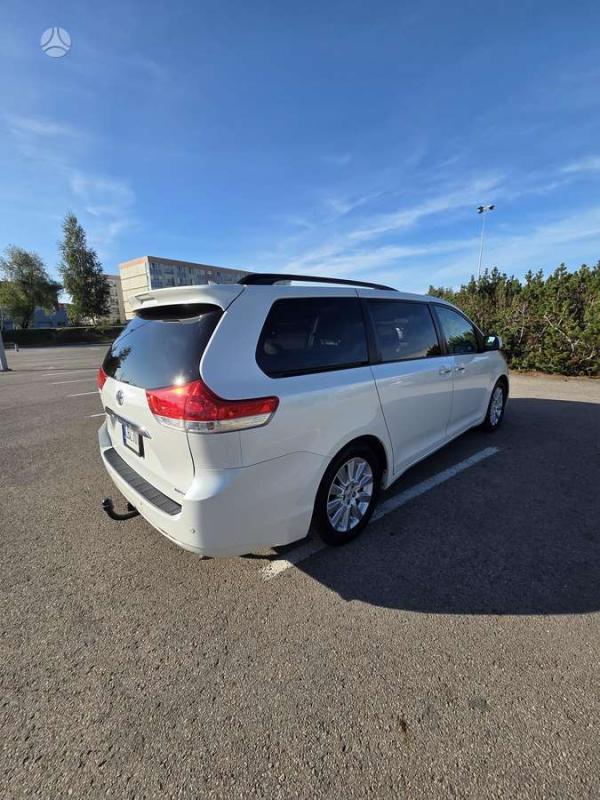 Balts Toyota Sienna 2014 Šauļi, ar dzinēja tilpumu 3.46 L un nobraukumu 240 tūkst. km par 14900 €, foto 6 vietnē AUTOMOTO.COM.LV