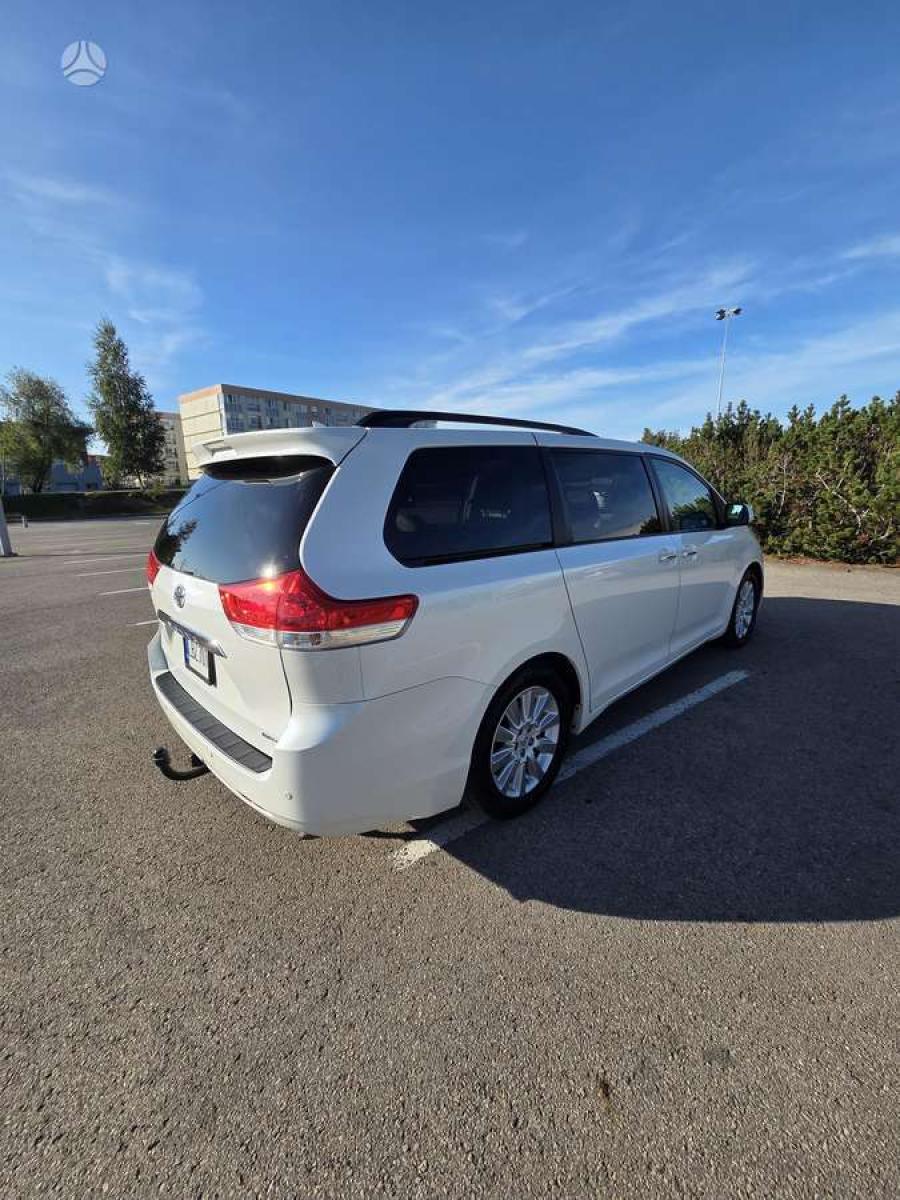 Balts Toyota Sienna 2014 Šauļi, ar dzinēja tilpumu 3.46 L un nobraukumu 240 tūkst. km par 14900 €, foto 6 vietnē AUTOMOTO.COM.LV