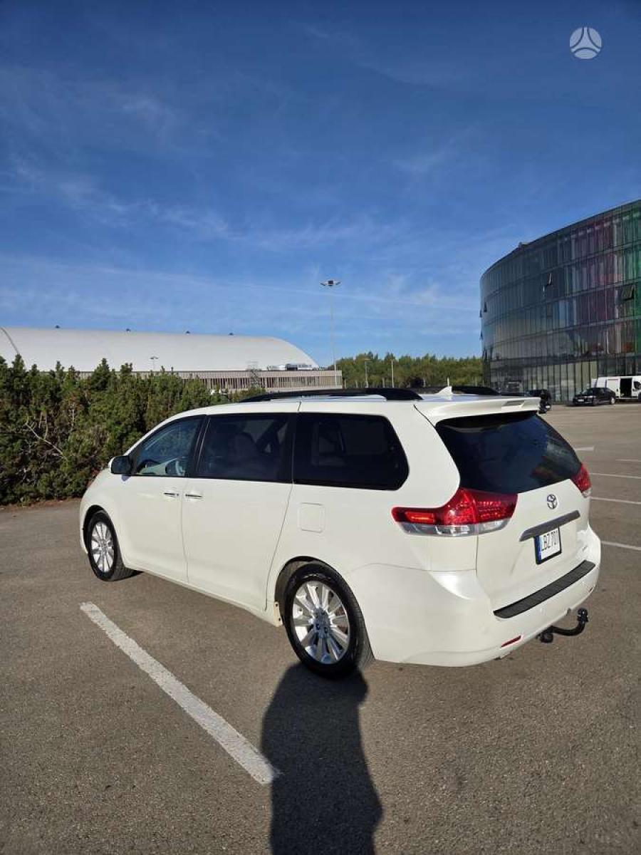Balts Toyota Sienna 2014 Šauļi, ar dzinēja tilpumu 3.46 L un nobraukumu 240 tūkst. km par 14900 €, foto 7 vietnē AUTOMOTO.COM.LV