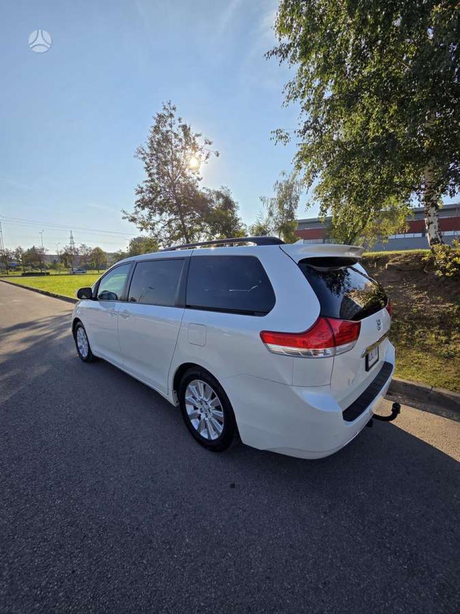Balts Toyota Sienna 2014 Šauļi, ar dzinēja tilpumu 3.46 L un nobraukumu 240 tūkst. km par 14900 €, foto 8 vietnē AUTOMOTO.COM.LV