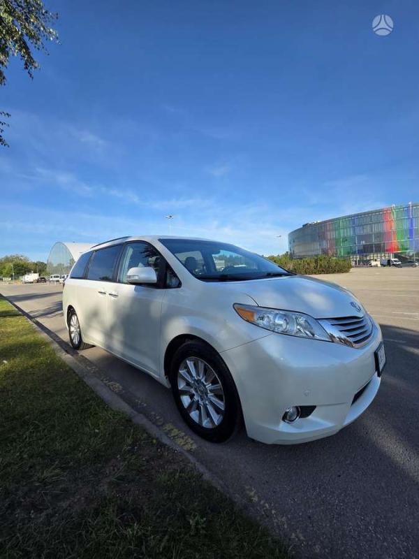 Balts Toyota Sienna 2014 Šauļi, ar dzinēja tilpumu 3.46 L un nobraukumu 240 tūkst. km par 14900 €, foto 10 vietnē AUTOMOTO.COM.LV
