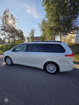 Balts Toyota Sienna 2014 Šauļi, ar dzinēja tilpumu 3.46 L un nobraukumu 240 tūkst. km par 14900 €, foto 11 vietnē AUTOMOTO.COM.LV
