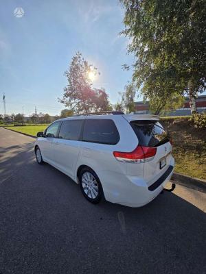 Balts Toyota Sienna 2014 Šauļi, ar dzinēja tilpumu 3.46 L un nobraukumu 240 tūkst. km par 14900 €, foto 12 vietnē AUTOMOTO.COM.LV