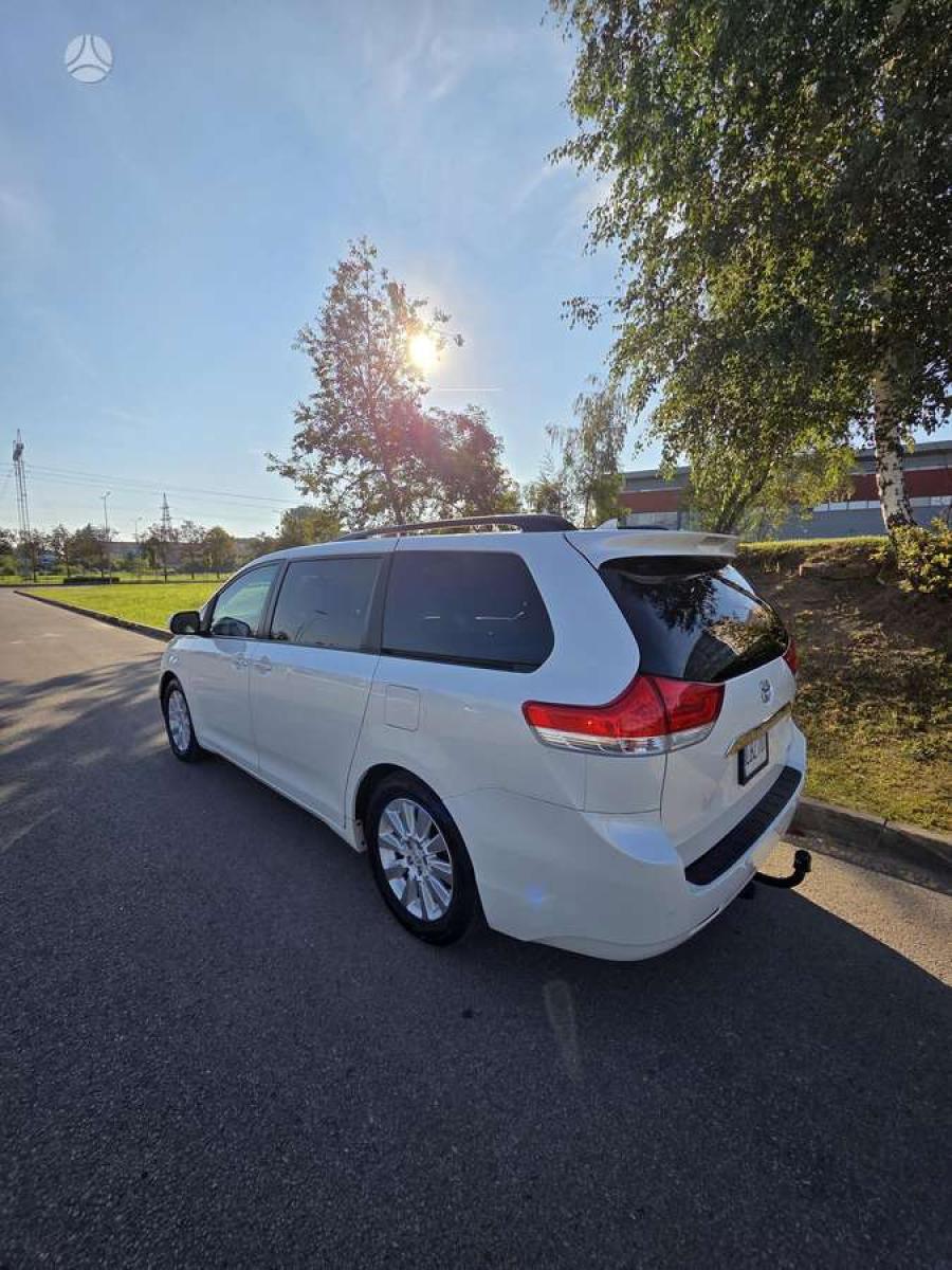 Balts Toyota Sienna 2014 Šauļi, ar dzinēja tilpumu 3.46 L un nobraukumu 240 tūkst. km par 14900 €, foto 12 vietnē AUTOMOTO.COM.LV