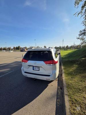Balts Toyota Sienna 2014 Šauļi, ar dzinēja tilpumu 3.46 L un nobraukumu 240 tūkst. km par 14900 €, foto 13 vietnē AUTOMOTO.COM.LV