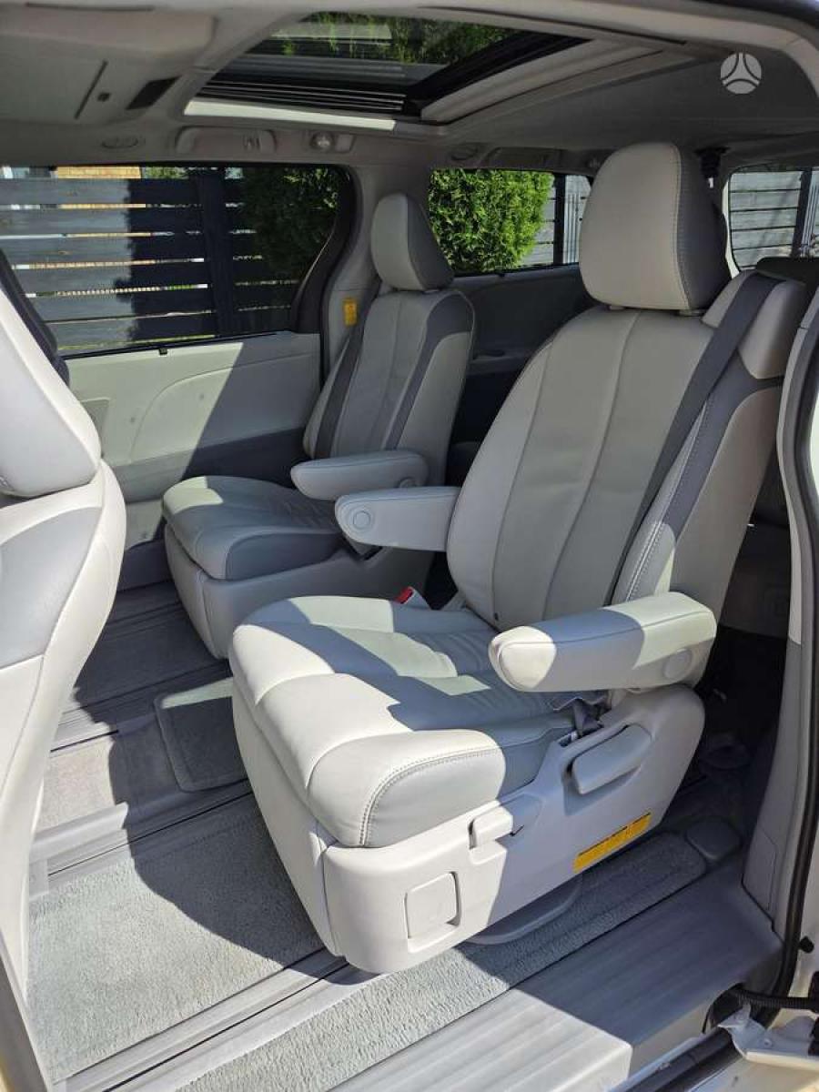 Balts Toyota Sienna 2014 Šauļi, ar dzinēja tilpumu 3.46 L un nobraukumu 240 tūkst. km par 14900 €, foto 16 vietnē AUTOMOTO.COM.LV