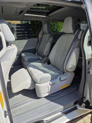 Balts Toyota Sienna 2014 Šauļi, ar dzinēja tilpumu 3.46 L un nobraukumu 240 tūkst. km par 14900 €, foto 17 vietnē AUTOMOTO.COM.LV