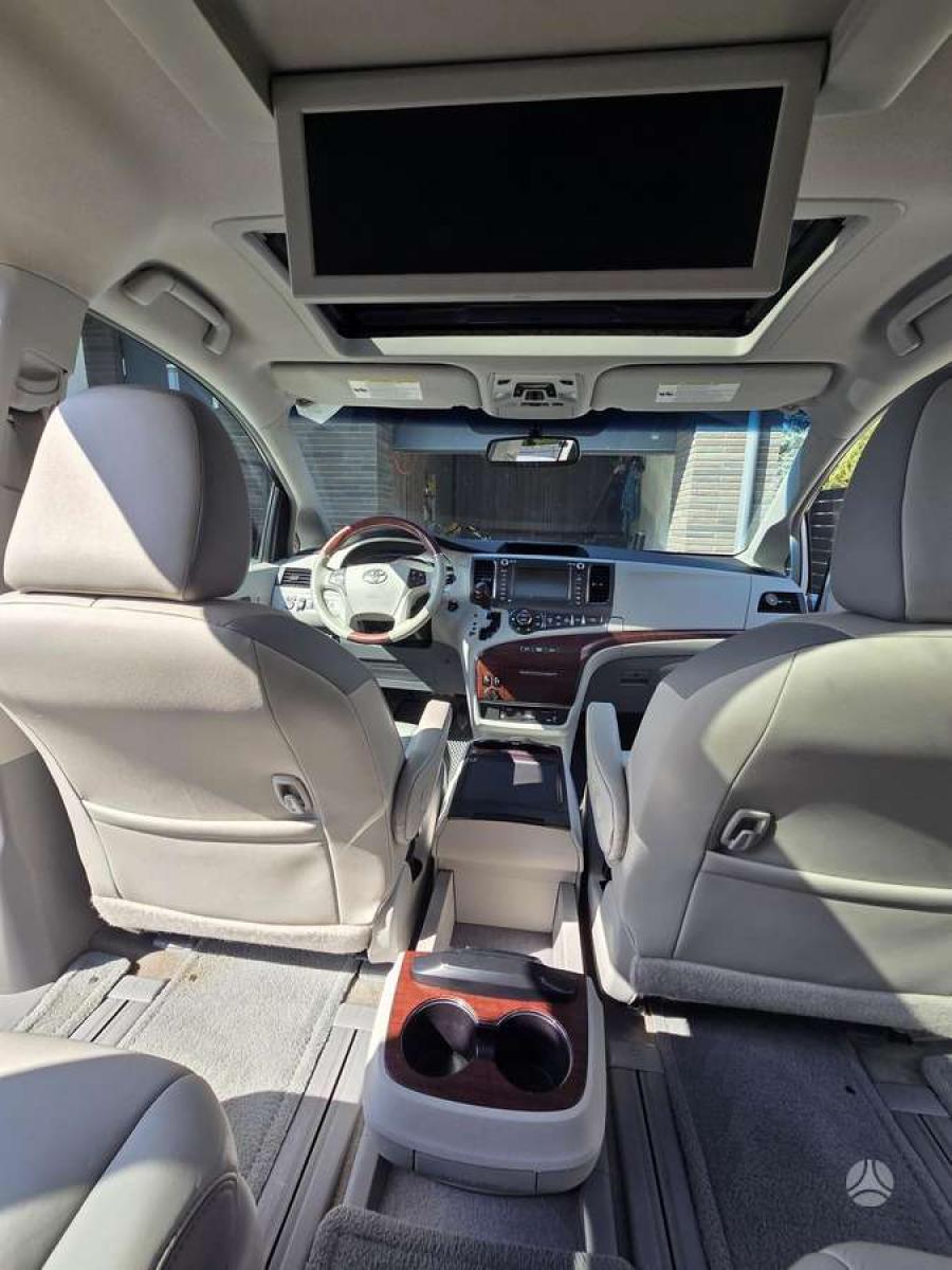 Balts Toyota Sienna 2014 Šauļi, ar dzinēja tilpumu 3.46 L un nobraukumu 240 tūkst. km par 14900 €, foto 19 vietnē AUTOMOTO.COM.LV