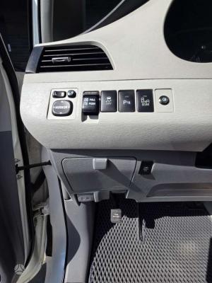 Balts Toyota Sienna 2014 Šauļi, ar dzinēja tilpumu 3.46 L un nobraukumu 240 tūkst. km par 14900 €, foto 21 vietnē AUTOMOTO.COM.LV