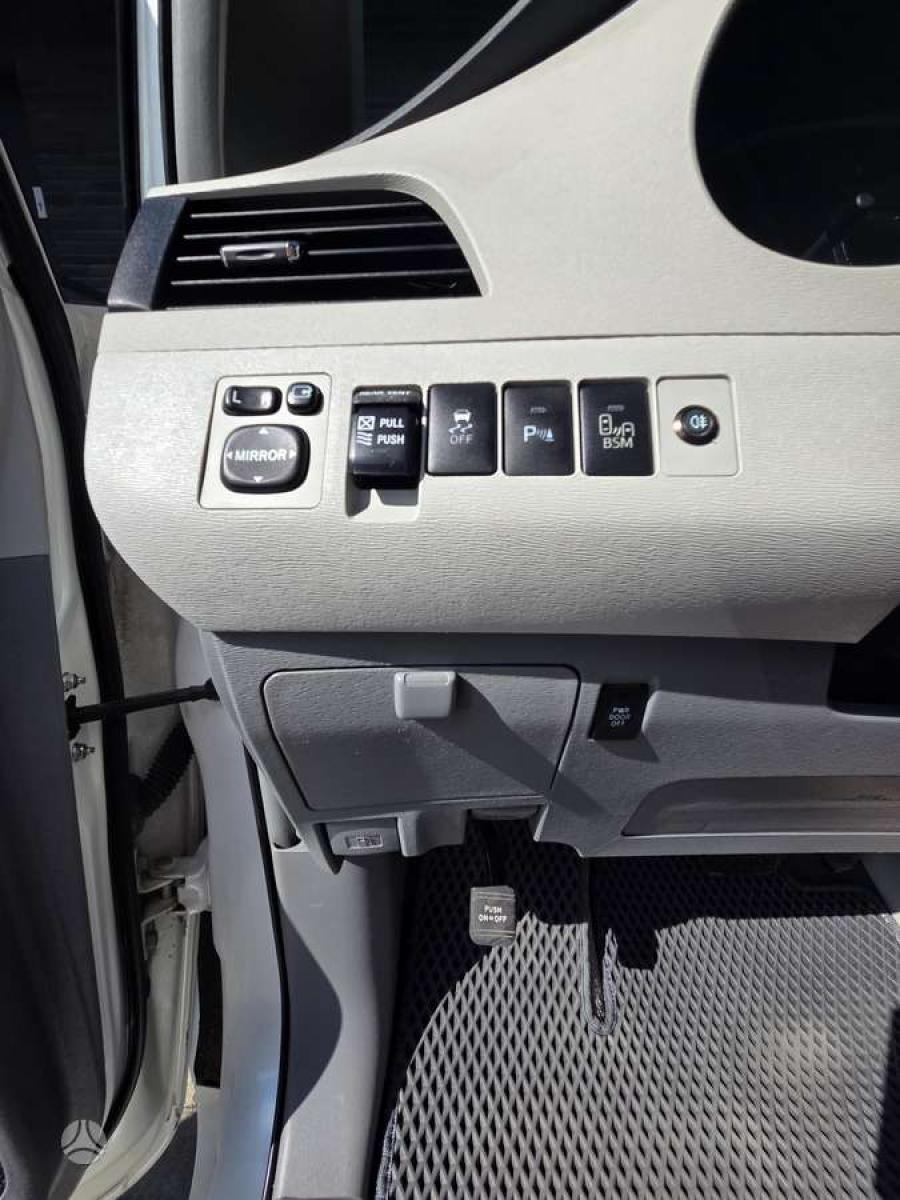 Balts Toyota Sienna 2014 Šauļi, ar dzinēja tilpumu 3.46 L un nobraukumu 240 tūkst. km par 14900 €, foto 21 vietnē AUTOMOTO.COM.LV