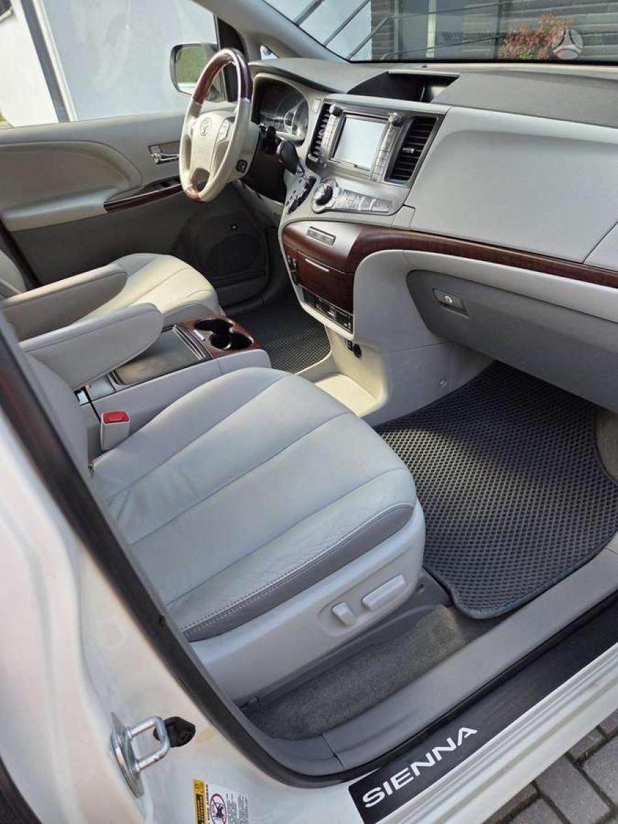 Balts Toyota Sienna 2014 Šauļi, ar dzinēja tilpumu 3.46 L un nobraukumu 240 tūkst. km par 14900 €, foto 22 vietnē AUTOMOTO.COM.LV