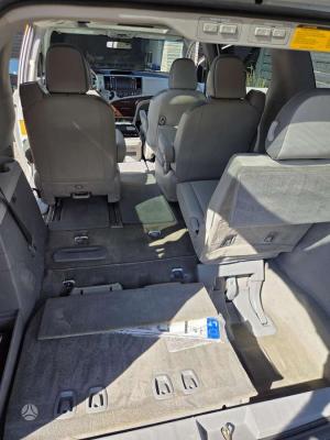 Balts Toyota Sienna 2014 Šauļi, ar dzinēja tilpumu 3.46 L un nobraukumu 240 tūkst. km par 14900 €, foto 24 vietnē AUTOMOTO.COM.LV