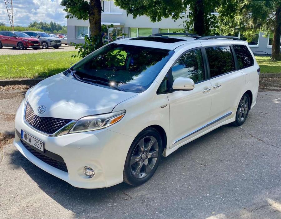 Balts Toyota Sienna 2015 Šauļi, ar dzinēja tilpumu 3.50 L un nobraukumu 202 tūkst. km par 18750 €, foto 1 vietnē AUTOMOTO.COM.LV