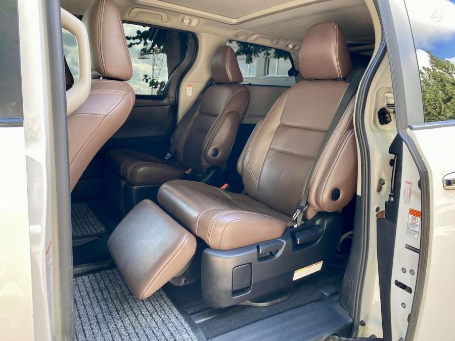 Balts Toyota Sienna 2015 Šauļi, ar dzinēja tilpumu 3.50 L un nobraukumu 202 tūkst. km par 18750 €, foto 17 vietnē AUTOMOTO.COM.LV