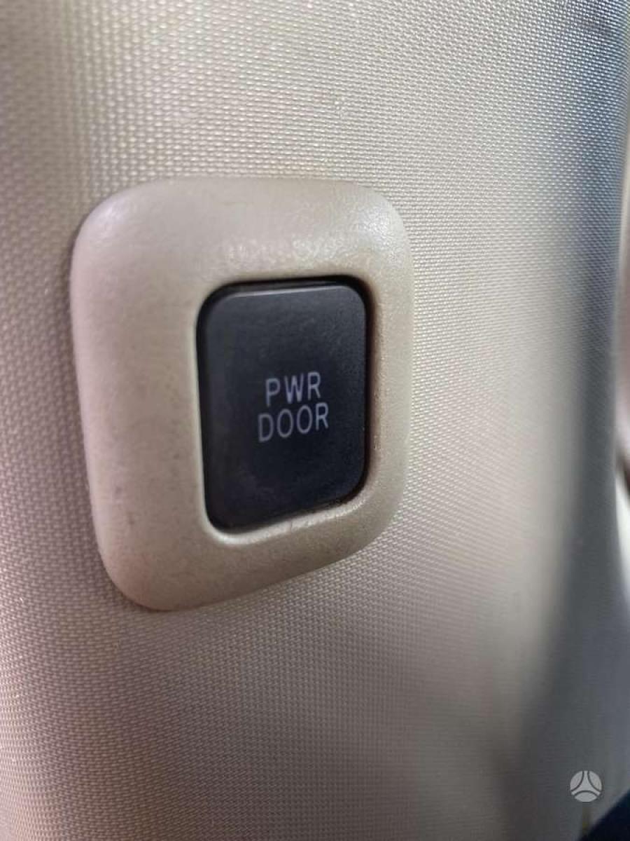 Balts Toyota Sienna 2015 Šauļi, ar dzinēja tilpumu 3.50 L un nobraukumu 202 tūkst. km par 18750 €, foto 18 vietnē AUTOMOTO.COM.LV