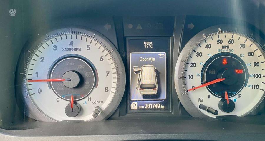 Balts Toyota Sienna 2015 Šauļi, ar dzinēja tilpumu 3.50 L un nobraukumu 202 tūkst. km par 18750 €, foto 22 vietnē AUTOMOTO.COM.LV