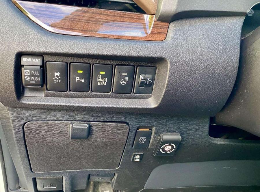 Balts Toyota Sienna 2015 Šauļi, ar dzinēja tilpumu 3.50 L un nobraukumu 202 tūkst. km par 18750 €, foto 23 vietnē AUTOMOTO.COM.LV