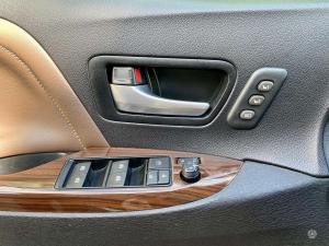 Balts Toyota Sienna 2015 Šauļi, ar dzinēja tilpumu 3.50 L un nobraukumu 202 tūkst. km par 18750 €, foto 24 vietnē AUTOMOTO.COM.LV