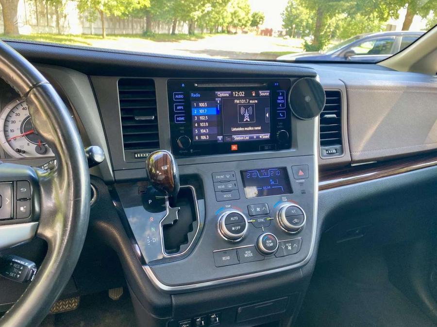 Balts Toyota Sienna 2015 Šauļi, ar dzinēja tilpumu 3.50 L un nobraukumu 202 tūkst. km par 18750 €, foto 25 vietnē AUTOMOTO.COM.LV