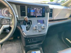 Balts Toyota Sienna 2015 Šauļi, ar dzinēja tilpumu 3.50 L un nobraukumu 202 tūkst. km par 18750 €, foto 26 vietnē AUTOMOTO.COM.LV