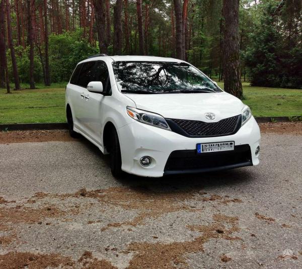Balts Toyota Sienna 2015 Kauņa, ar dzinēja tilpumu 3.50 L un nobraukumu 158 tūkst. km par 16950 €, foto 1 vietnē AUTOMOTO.COM.LV