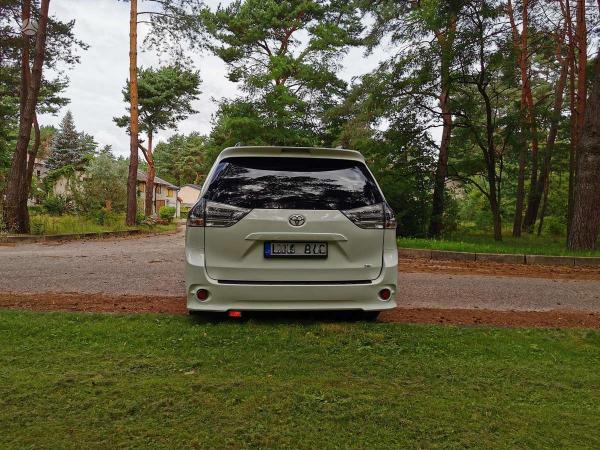 Balts Toyota Sienna 2015 Kauņa, ar dzinēja tilpumu 3.50 L un nobraukumu 158 tūkst. km par 16950 €, foto 5 vietnē AUTOMOTO.COM.LV