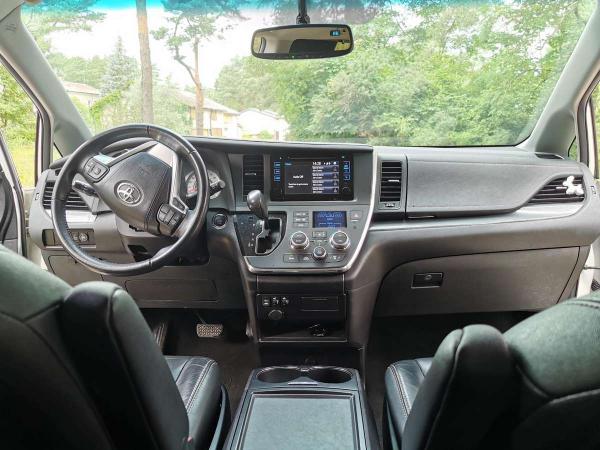 Balts Toyota Sienna 2015 Kauņa, ar dzinēja tilpumu 3.50 L un nobraukumu 158 tūkst. km par 16950 €, foto 8 vietnē AUTOMOTO.COM.LV