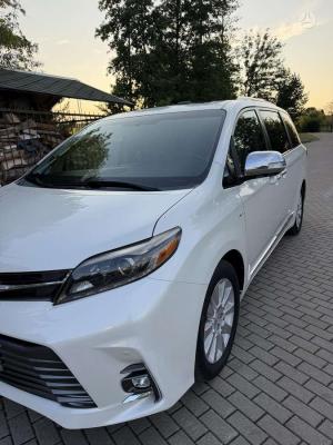 Balts Toyota Sienna 2016 Kupiškis, ar dzinēja tilpumu 3.46 L un nobraukumu 167 tūkst. km par 21800 €, foto  vietnē AUTOMOTO.COM.LV