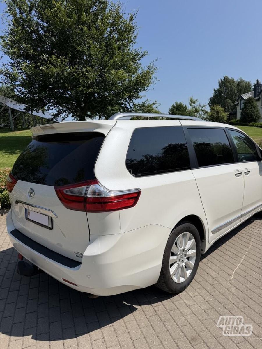 White Toyota Sienna 2016 in Kupiskis, with an engine capacity of 3.50 L and mileage of 167 thousand km for 18900 €, photo 5 on AUTOMOTO.COM.LV