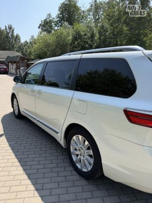 White Toyota Sienna 2016 in Kupiskis, with an engine capacity of 3.50 L and mileage of 167 thousand km for 18900 €, photo 6 on AUTOMOTO.COM.LV