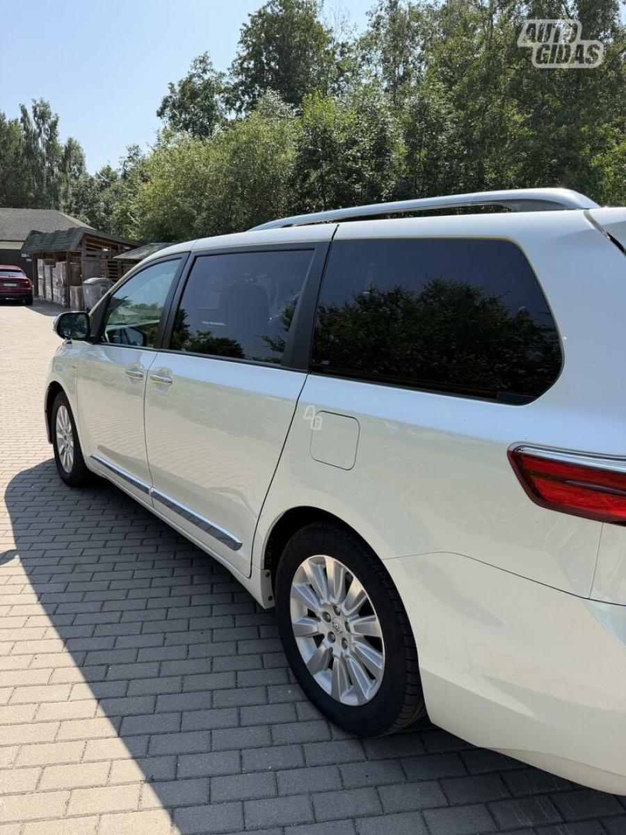 White Toyota Sienna 2016 in Kupiskis, with an engine capacity of 3.50 L and mileage of 167 thousand km for 18900 €, photo 6 on AUTOMOTO.COM.LV