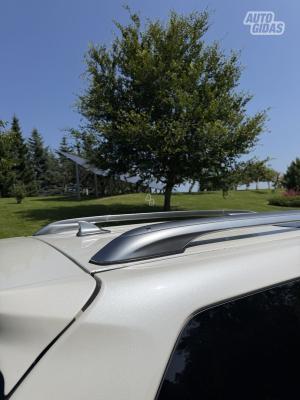 White Toyota Sienna 2016 in Kupiskis, with an engine capacity of 3.50 L and mileage of 167 thousand km for 18900 €, photo 10 on AUTOMOTO.COM.LV